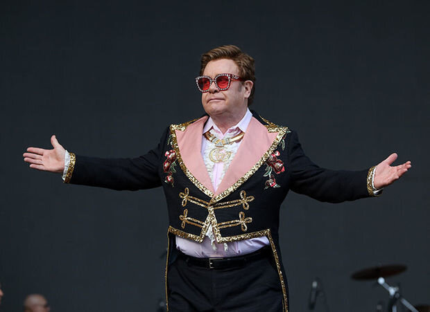 Elton Con ukraynalıya görə çıxışını yarıda kəsdi - VİDEO | KONKRET