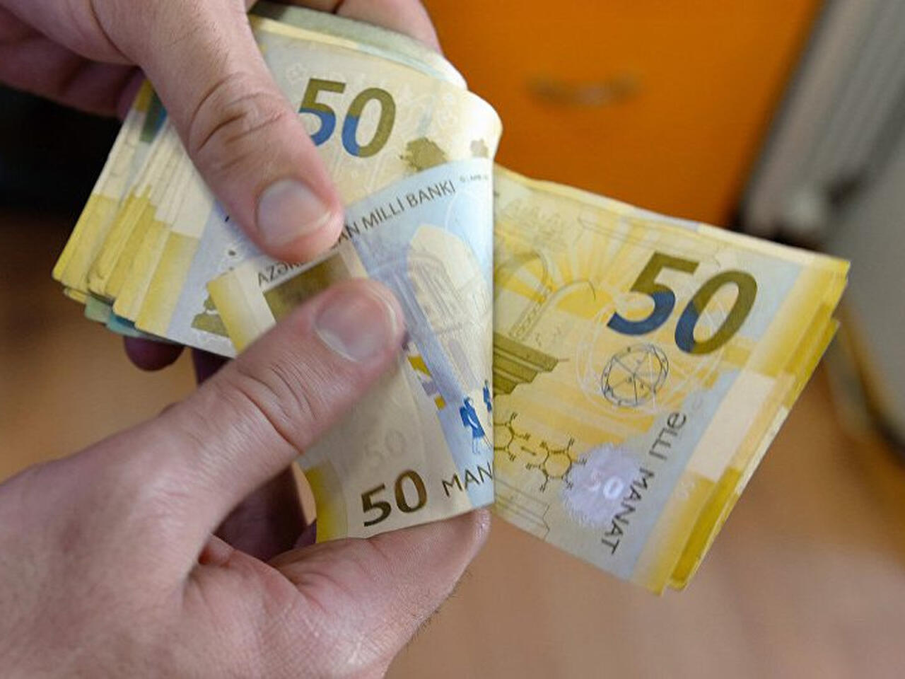 Mənimsəyən satış nümayəndəsi pulları “Topaz”da uduzdu | KONKRET